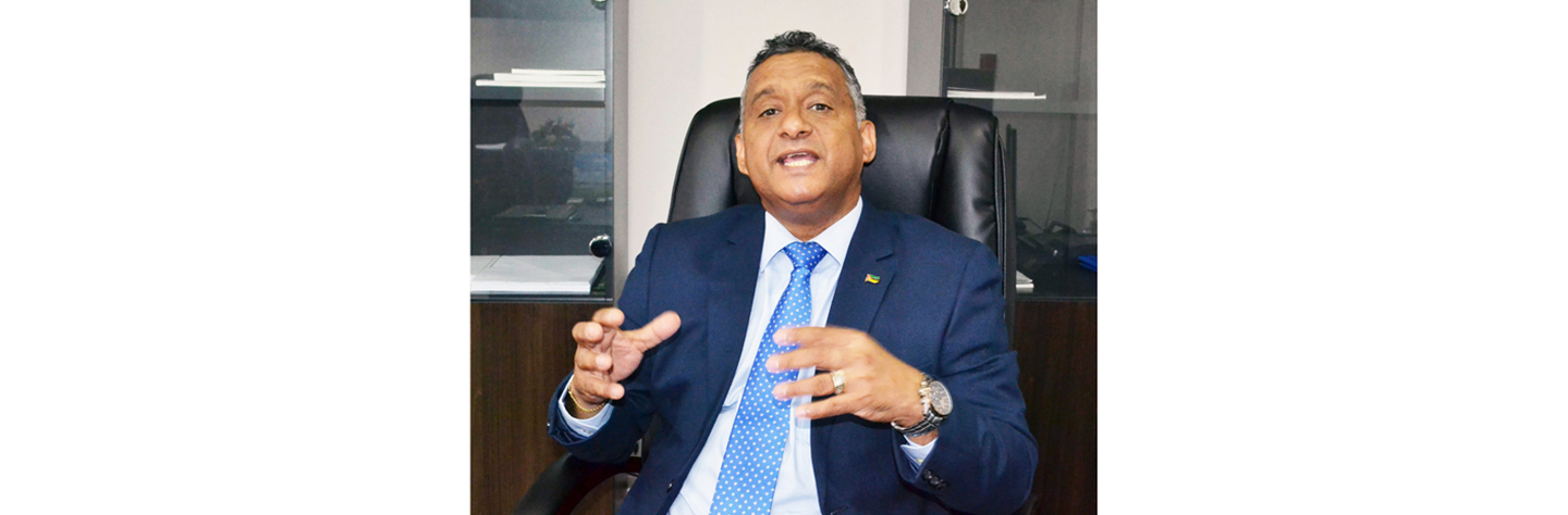 Instituições e Infraestruturas: Factores Críticos para o ...