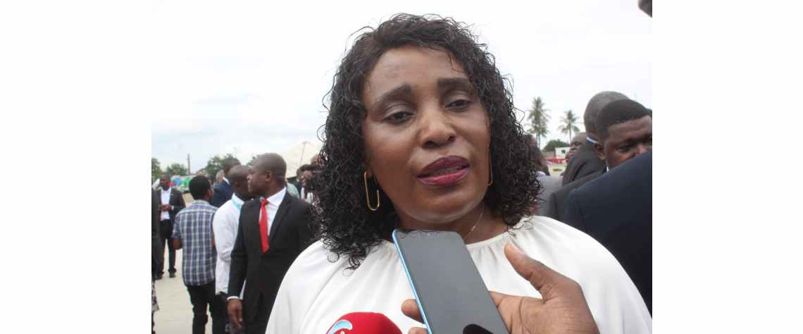 Ministra da Educação pede paciência aos professores e garante pagamento ...